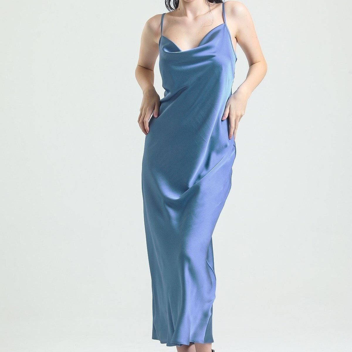 Degaje Yaka Krep Saten Uzun Gecelik – Magic Form