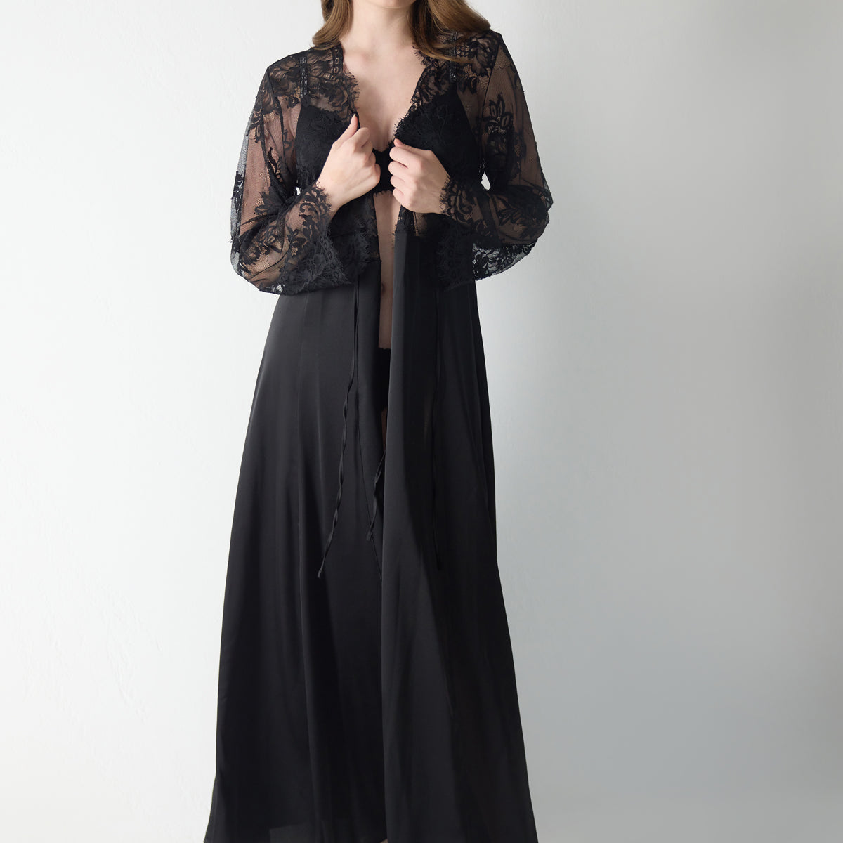 Püsküllü Dantelli Krep Uzun Sabahlık 31770 – Magic Form